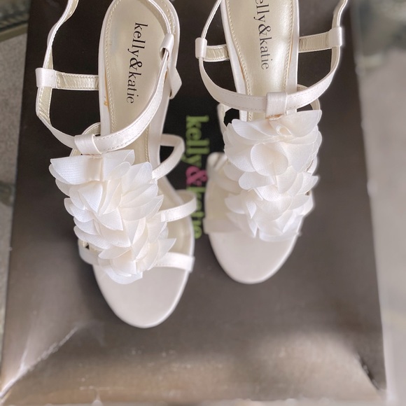 Kelly & Katie | Shoes | Kelly Kate Ivory Sandals | Poshmark